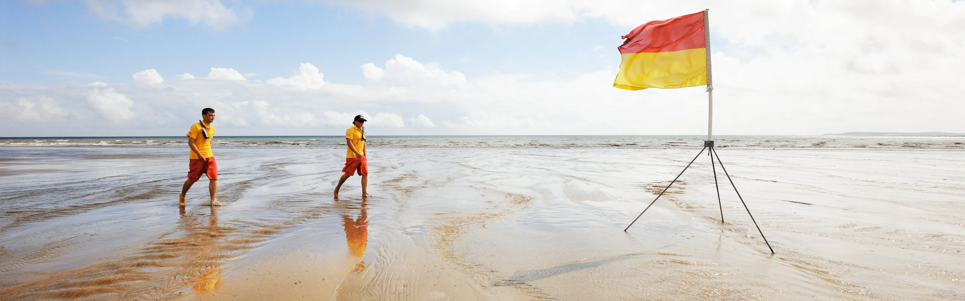 RNLI’s top 10 lifeguarded Welsh beaches | Visit Wales